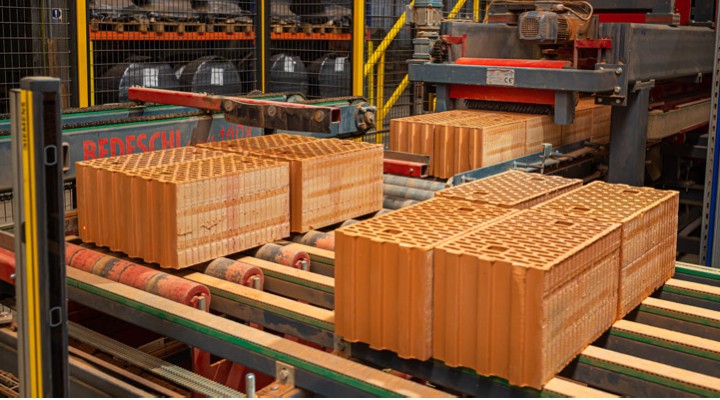 Producătorul de cărămizi Cemacon Cluj Napoca, companie controlată de ...